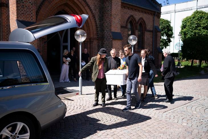 Tårer, musik og varme minder: Stig Møller fik et afsked, ingen vil ...